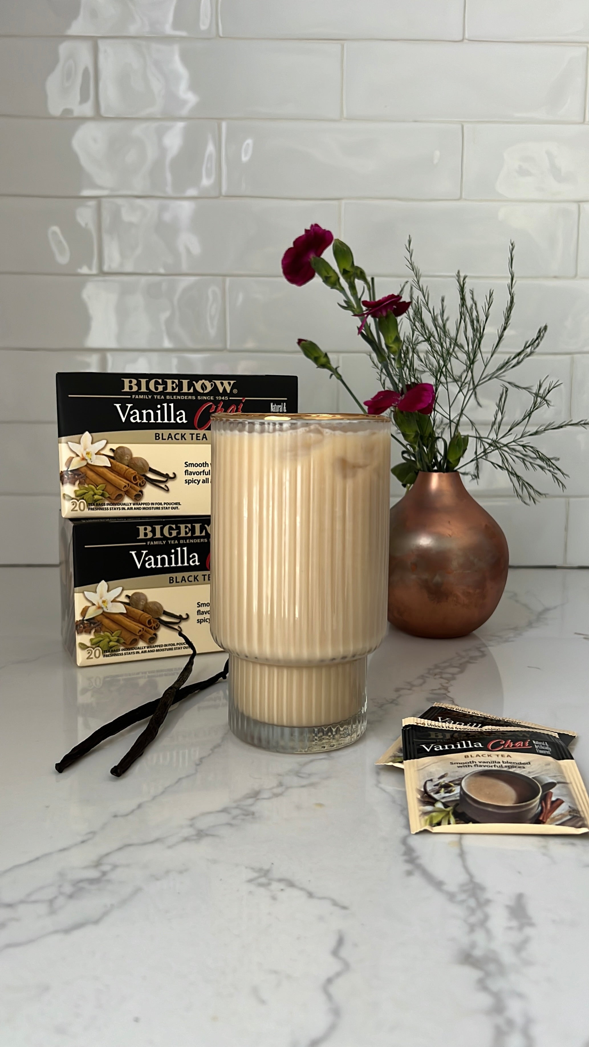 Spiked Iced Vanilla Chai Latte – Bigelow Tea